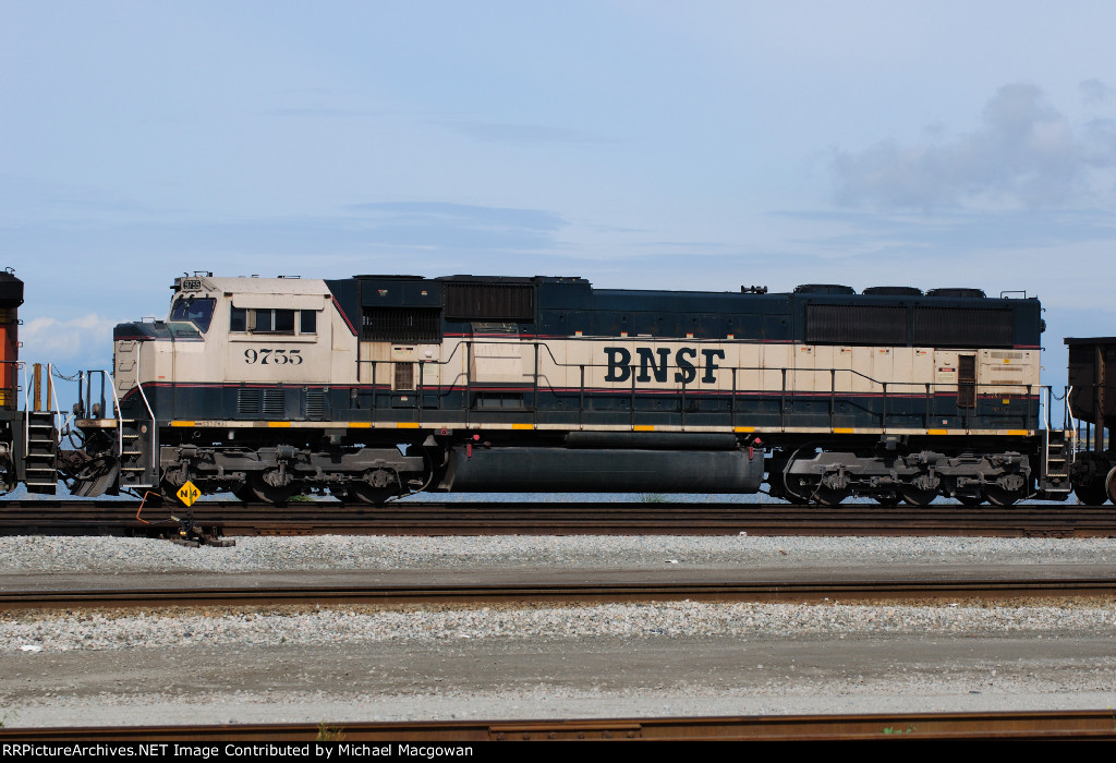 BNSF 9755